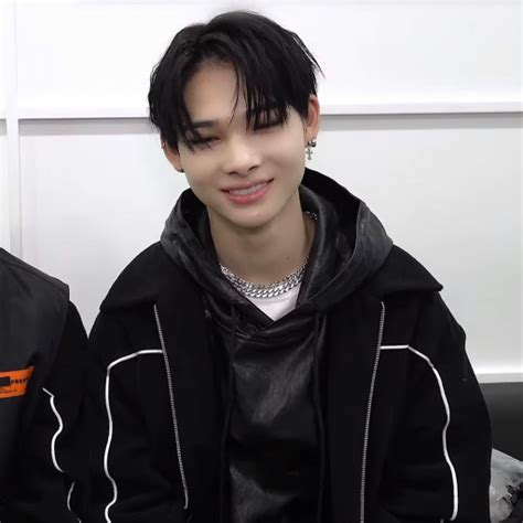 Chat With Ni Ki Shapes Inc