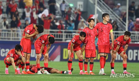 40년 만에 올림픽 못 가는 韓축구…수적 열세에 황선홍 감독 퇴장까지