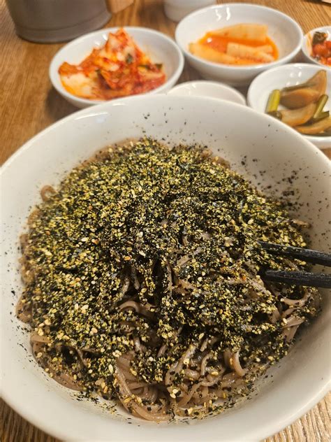 안녕 스친이들 오늘은 리드컴 여동식 드디어 와서 먹고 가는길이야 바로 리뷰할게 1 들기름 막국수 사실 이거때문에 와보게 됬어 지인말을 그대로 적자면 계형아