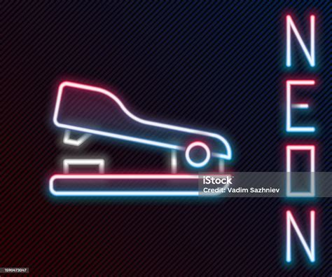 검은 색 배경에 고립 된 빛나는 네온 라인 오피스 스테이플러 아이콘 스테이플러 스테이플 종이 골판지 사무 장비 다채로운 개요