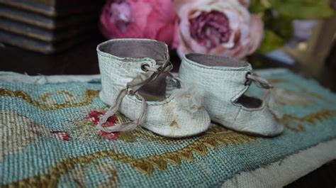 Pin on ТУФЕЛЬКИ | Baby shoes, Antique dolls, Shoes