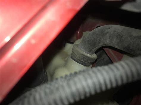 Утечка воды из бачка омывателя — Nissan Micra (K12C), 1,2 л, 2007 года ...
