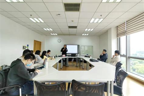 【现代经济学系列讲座第637期】谢阳：hobbesian Wars And Institutional Safeguards 复旦大学中国社会主义市场经济研究中心