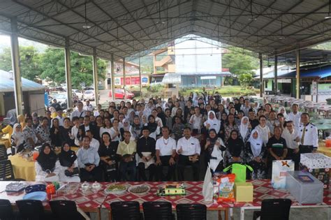 SMK Lundu Rai Warga Sekolah Sempena Hari Guru Utusan Borneo Online