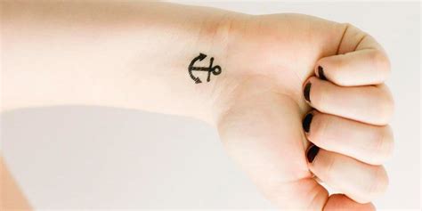 30 طرح حنا ساده و فانتزی دخترانه روی دست نقش حنا