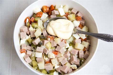 Классический оливье с колбасой простой и вкусный рецепт с фото пошагово
