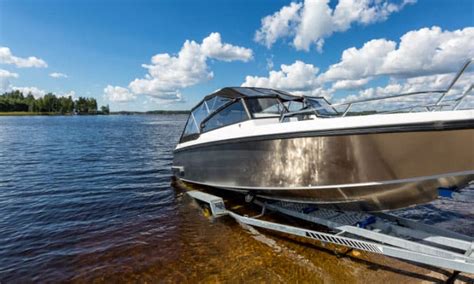 How To Launch A Boat By Yourself Safely In 4 Steps
