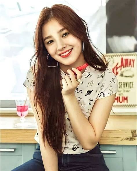 Beautiful Nancy Scrolller