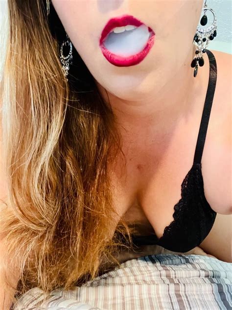 Sexy Vaping Woman In Black 3 Nude Pics Xhamster