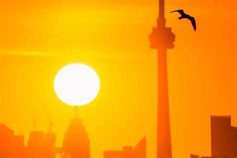 Summer 2023 Forecast For Ontario Promises Wild Temperature Swings