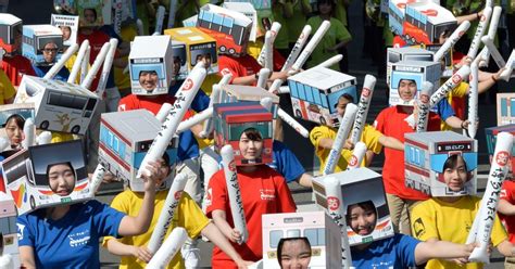 2019年の「博多どんたく港まつり」パレード パレード中止、福岡経済に大打撃 大型連休の書き入れ時…影響深刻 写真・画像 1 1