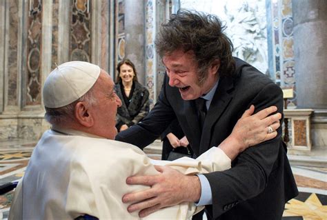 Javier Milei entierra con un abrazo en el Vaticano la campaña de ...