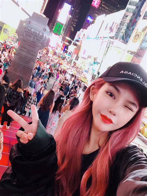 分享一个美女詹密 ，上一场去 现场支持詹姆斯去了美女小野兔兔新浪新闻