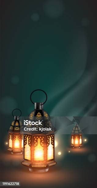 하이라이트와 배경에 세 빛나는 동양 램프 3d 벡터 높은 상세한 사실적인 일러스트레이션 라마단에 대한 스톡 벡터 아트 및 기타 이미지 라마단 0명 개체 그룹 Istock