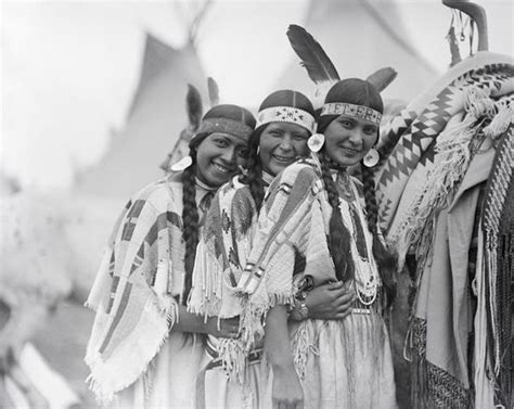 Little Bird An Ojibwe Woman 1908 Photo By Roland W Reed Native