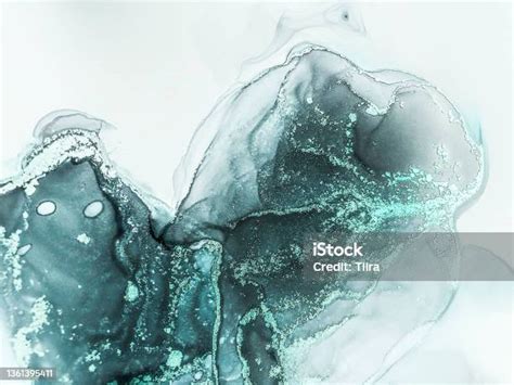 추상밝은 색의 유체 배경 황금 줄무늬가 있는 손으로 그린 알코올 페인팅 배경 디자인을 위한 액체 잉크 기술 텍스처 건강관리와 의술에 대한 스톡 사진 및 기타 이미지 Istock