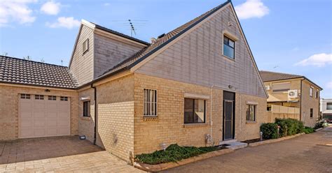 3 97 Cragg Street Condell Park Nsw 2200 Sold House Ray White Bankstown
