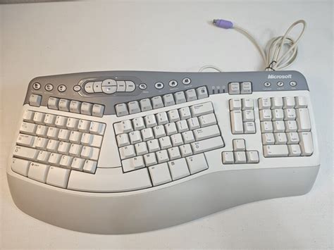 Microsoft Natural Multimedia Keyboard Ergonomic Comfort 1 0a Model Rt9470 Wired Keyboards