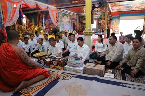 លោក ម៉ាស់ សុជា ប្រធានក្រុមប្រឹក្សាស្រុក និងលោក ជា ច័ន្ទកញ្ញា អភិបាលស្រុក