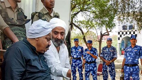Gangster Politician Atiq Ahmad Brother Ashraf Buried In Ups Prayagraj India News News18