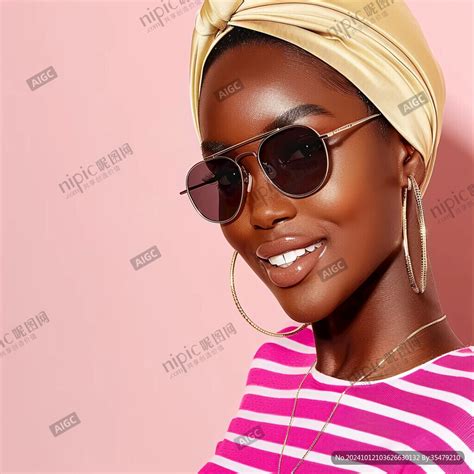 Ai创作图时尚少女镜框 金边太阳镜 Women粉色背景 时尚墨镜眼镜店铺网购 无描边太阳镜 无描边风格墨镜 粉色太阳镜 墨镜广告 时尚金色眼镜墨镜素材 墨镜人物插画 时尚简约眼镜墨镜素材 眼镜