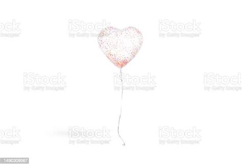 색종이 조각 모형이 있는 빈 흰색 투명 하트 풍선 정면 보기 공기 주입에 대한 스톡 사진 및 기타 이미지 공기 주입 공중