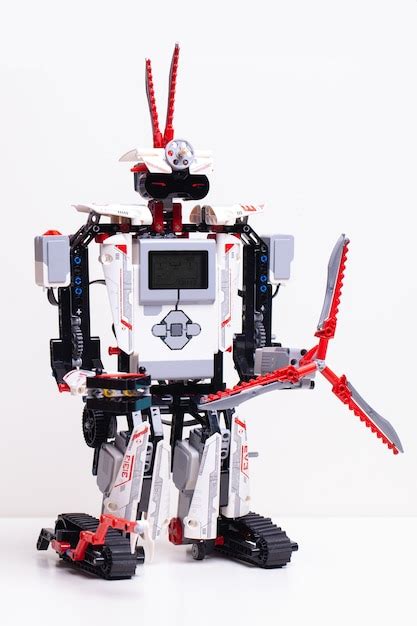 84000 Full Body Lego Robot Pictures