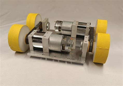 Yellow Chain Drive Mobile Robotic Platform For Industrial Number Of Axes 2 At Best Price In Pune