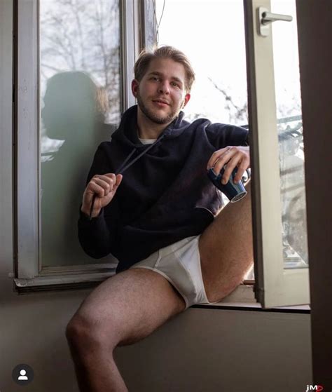 Pin By Guy Someone On Bulges 50 Haikyuu Manga Haikyuu Bulge