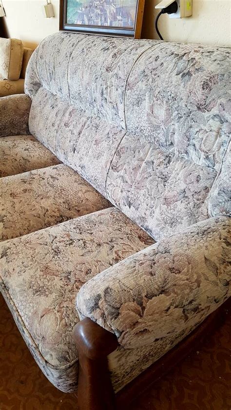 Холна гарнитура Диван Мебели за дома и офиса Сливен Холна гарнитура от масивно дърво