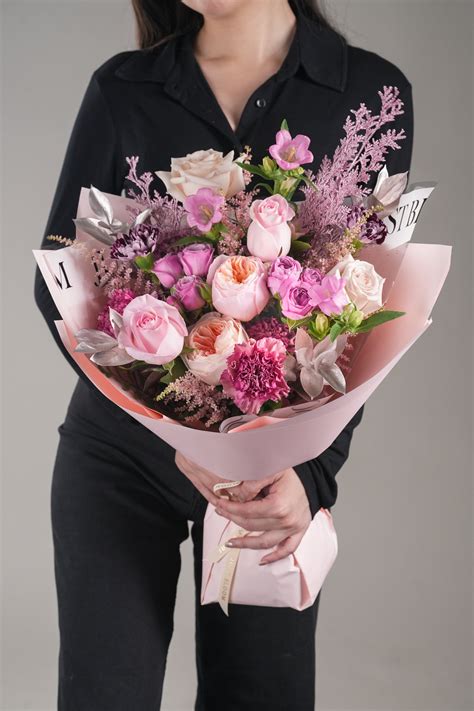 Chelsea Romantic Juliet Rose Bouquet In Pink And Peach Tones Just