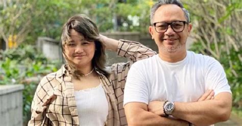 Ayah dan Anak Bertengkar, Ini yang Dilakukan Mona Ratuliu
