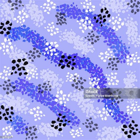 검은 색 회색 흰색 및 파란색 추상 반점 파란색 배경에 패턴 냅킨 직물 셔츠 드레스 침구 담요 식탁보 및 기타 직물의 질감 패턴 장식용 템플릿입니다 0명에 대한 스톡 벡터