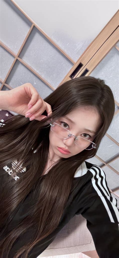 Rora Wallpaper 🤍🐼 Gala Outfit Pretty Dresses Wallpaper