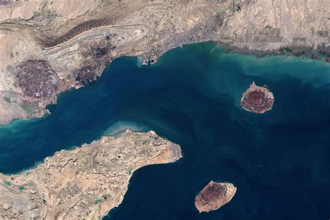 Clearing The Strait Of Hormuz Will Take Months Sportseu