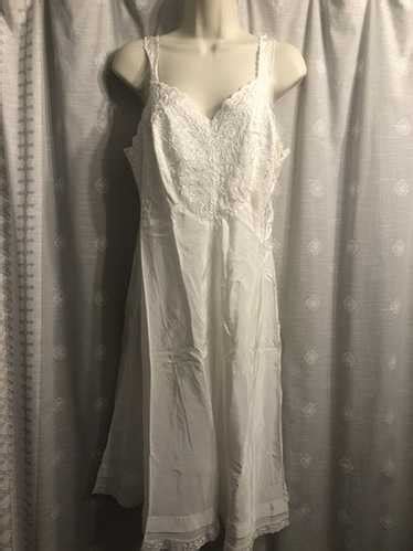 Vintage Ladies Lingerie White Defined Bust Satin Flor Gem