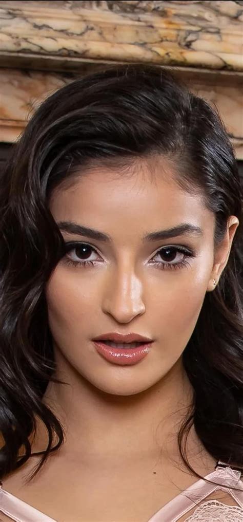 Emily Willis Rfamousfaces