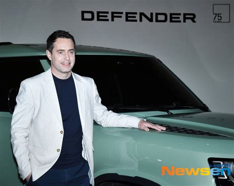 랜드로버 디펜더 출시 75주년 기념 리미티드 에디션 국내 최초로 공개 포토엔hd 손에 잡히는 뉴스 눈에 보이는 뉴스 뉴스엔