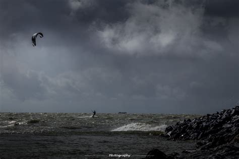 무료 이미지 서퍼 폭풍우 같은 구름 물 하늘 낙하산 유동체 패러 글라이딩 바람 파도 윈드 스포츠 수평선 액체 적운 육지 연 스포츠 익스트림