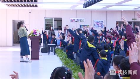 太卷了！“ai编程第一课”开进小学课堂