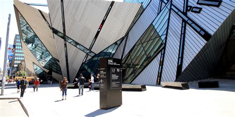 7 Toronto Date Ideas That Arent Just Another Expensive Night At A Bar