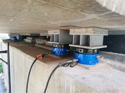 Hydraulic Bridge Jacking And Replacement Of Sliding Bearings Hiscs