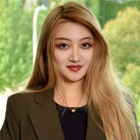 Alice Zhang Mba Candidate The University Of Chicago Booth School Of