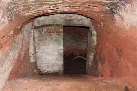 Falsches Loch Für Tunnel Zum Bierkeller Gegraben Schönenberg