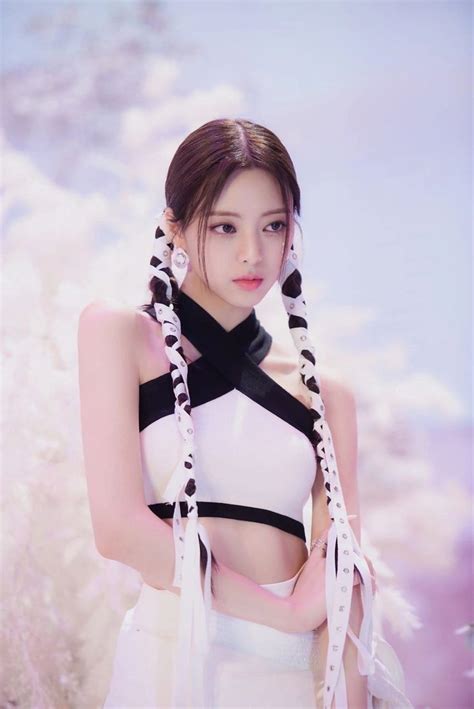 Pin By 지헨♡ On Itzy♡ Itzy Kpop Girls Korean Girl
