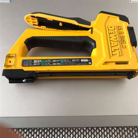 grapadora dewalt dwhttr510 multi tacker 5 en1 trabajo pesado mercadolibre