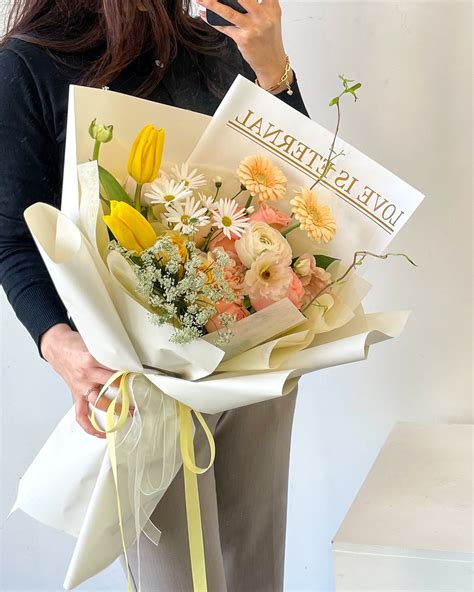 라벨로즈플라워 여수프로포즈 웨딩플라워 부케기프트 라벨로즈기본형꽃다발 요즘 짙은 녹색에 꽂혀 이미지 지정 없는 다발은 요 색감으로 제작해드리는데 좋아해주셔서