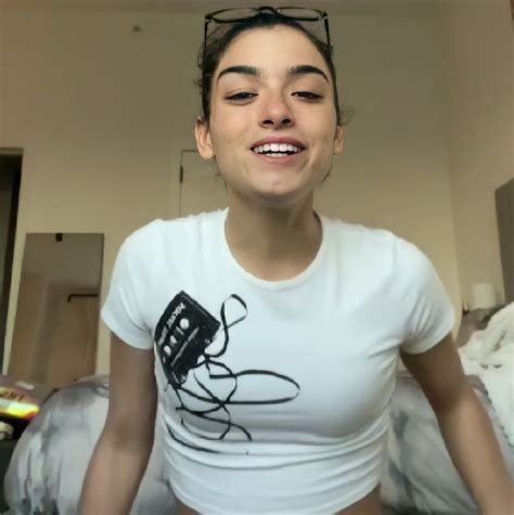 Pin De Pemburu Gadis Supergirl Em Simpan Pantas