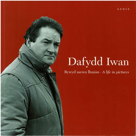 Dafydd Iwan A Life In Pictures Sain