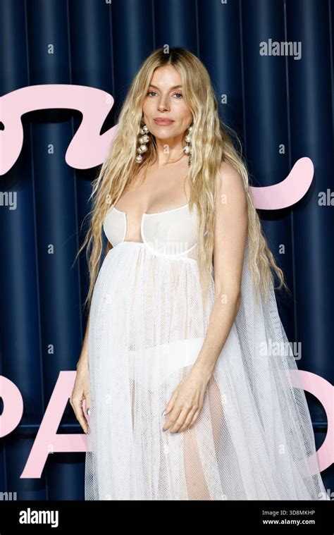 Sienna Miller Poses For Photographers Upon Arrival At The Fashion